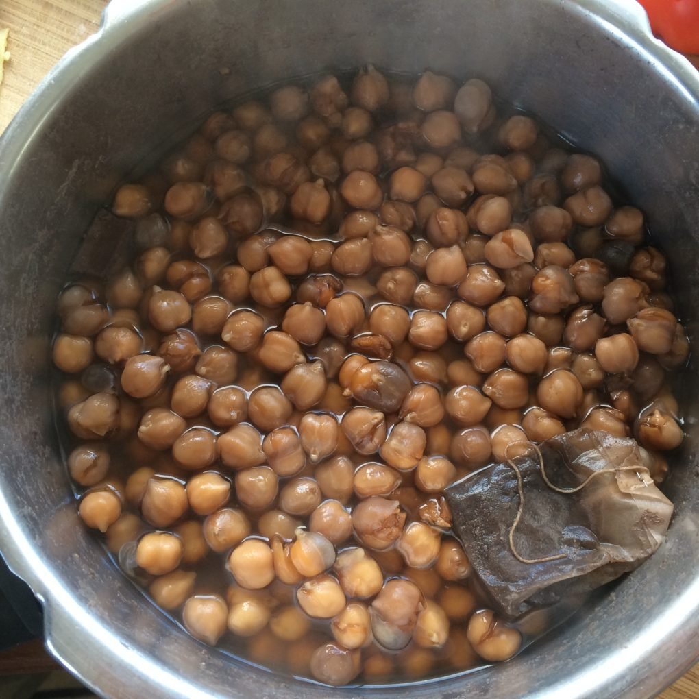 Chole (Chickpeas In tangy Onion Tomato Gravy) – Pepkitchen