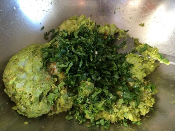Tuvar Lilva Paratha (Pigeon Peas Stuffed Flatbread) – Pepkitchen