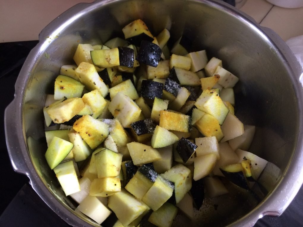 Ringan Batata Nu Shaak/Brinjal Potato Curry/Eggplant Potato Curry ...