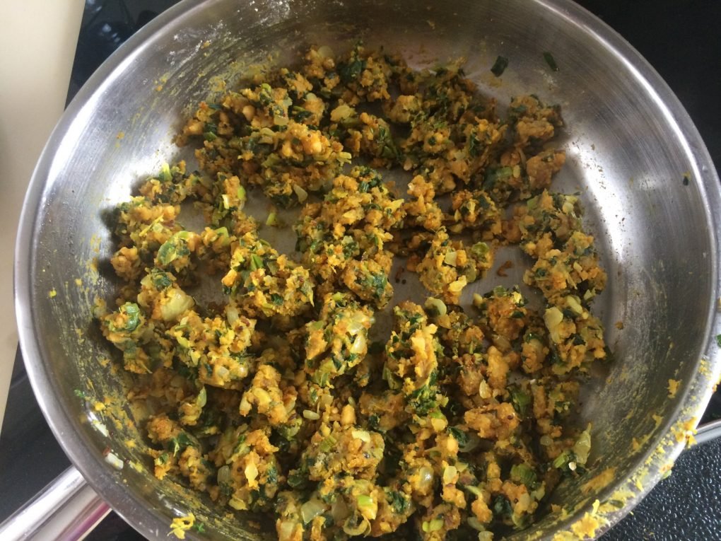 Lila Kanda Chana Na Lot Nu Shaak/Spring Onion Chickpea Flour Fry ...