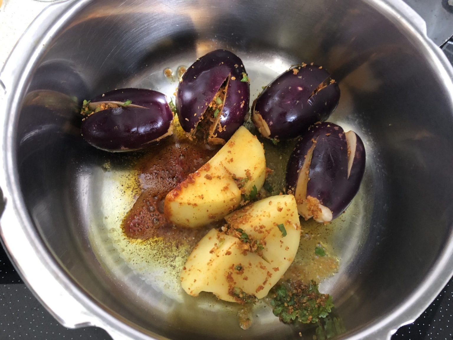 Bharela Ringan Batata Nu Shaak / Stuffed Eggplant Potato Curry – Pepkitchen