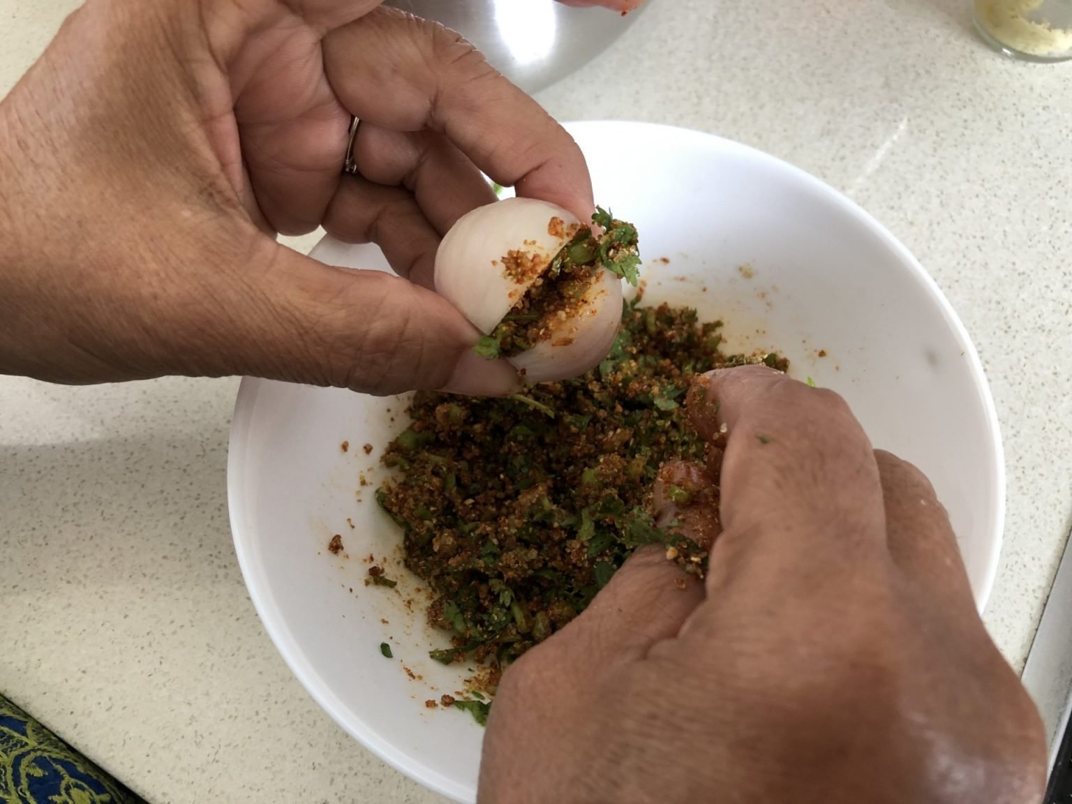 Bharela Kanda Batata Nu Shaak/ Stuffed Onion Potato Curry – Pepkitchen