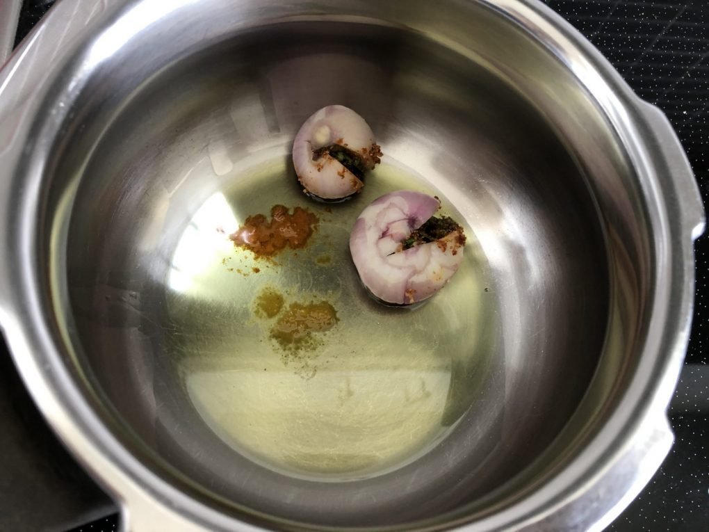 Bharela Kanda Batata Nu Shaak/ Stuffed Onion Potato Curry – Pepkitchen