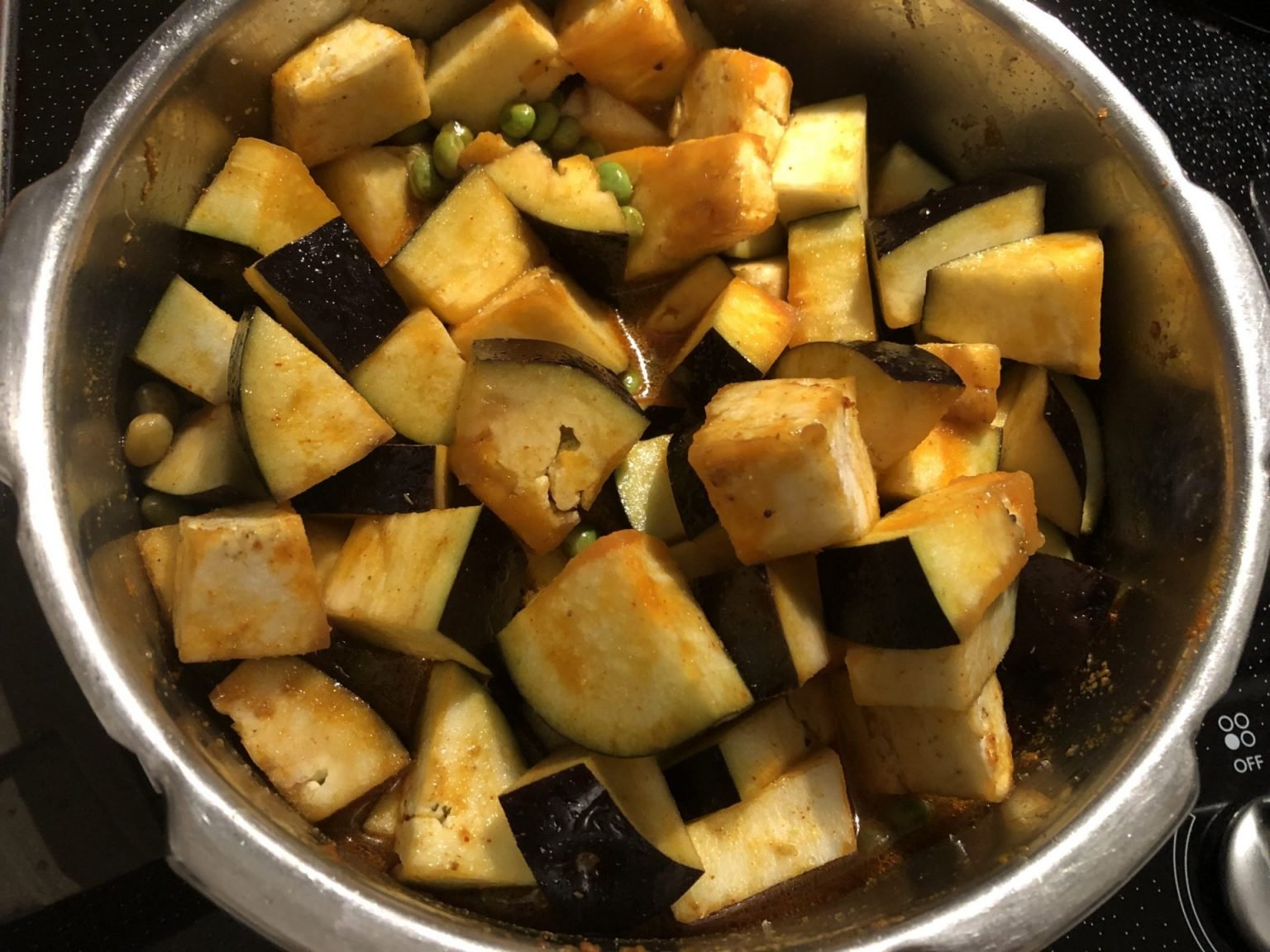 Tuvar Na Dana Ringan Nu Shaak / Fresh Pigeon Peas And Eggplant Curry ...