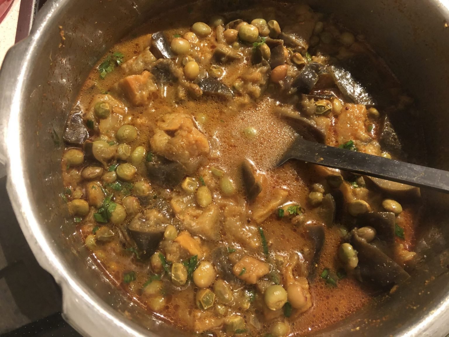 Tuvar Na Dana Ringan Nu Shaak / Fresh Pigeon Peas And Eggplant Curry ...